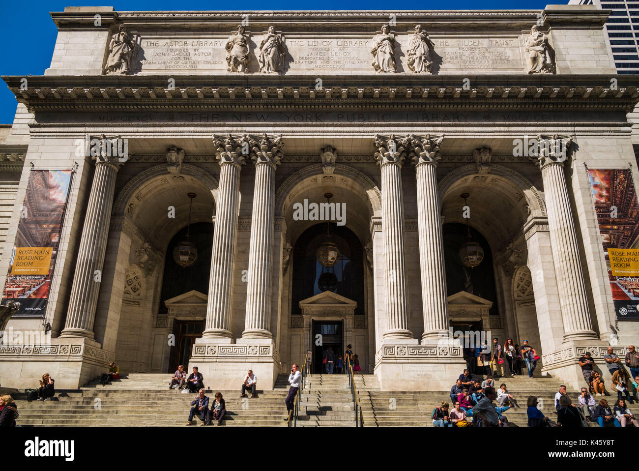 USA, New York, New York City, Mid-Town Manhattan, New York Public ...