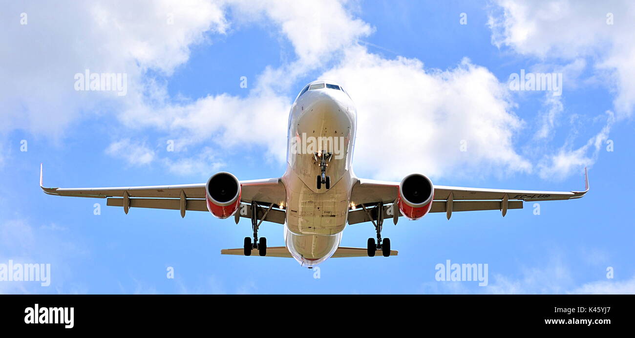 Aircraft Approaching Airport Stock Photo - Alamy