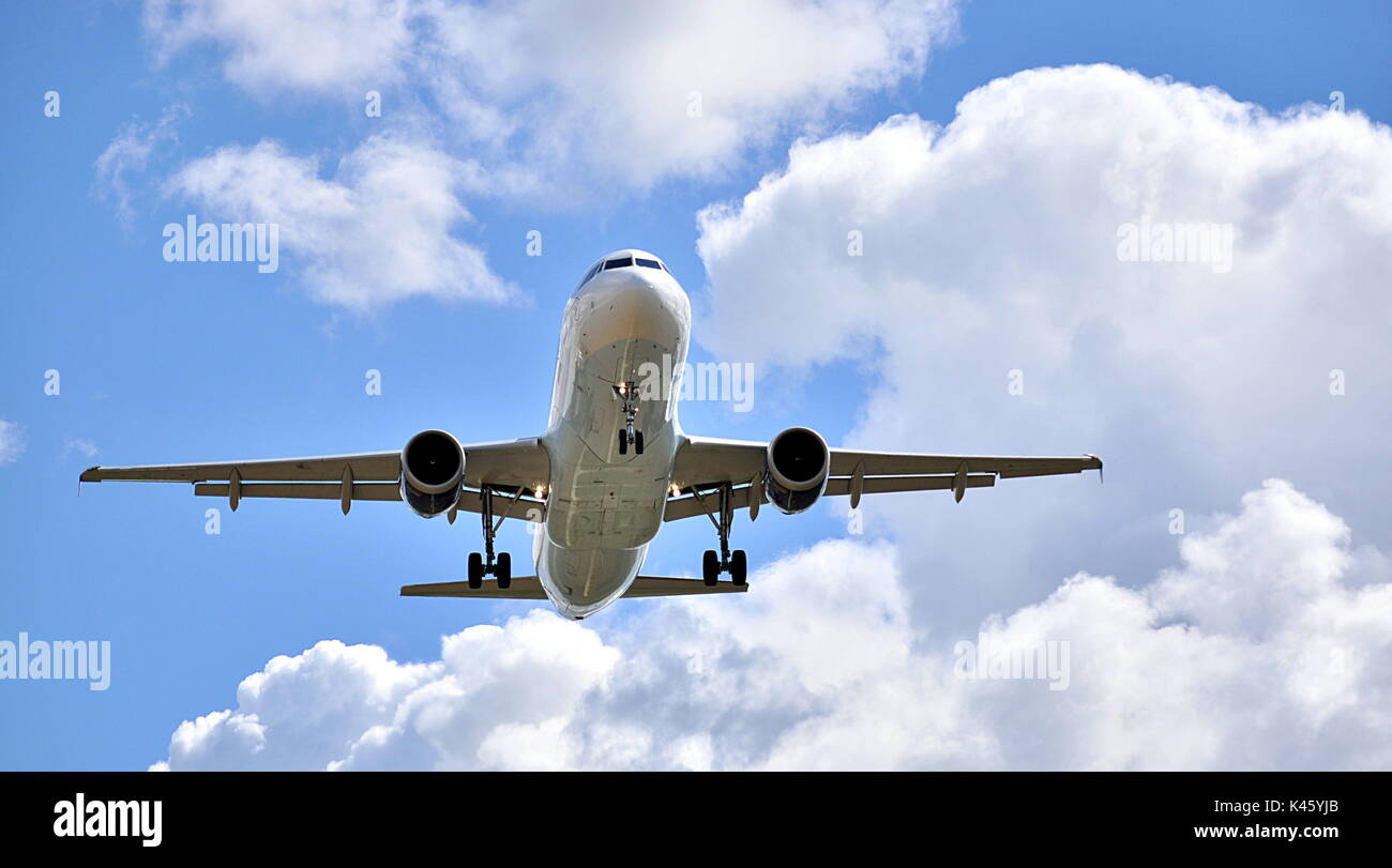 Aircraft Approaching Airport Stock Photo - Alamy