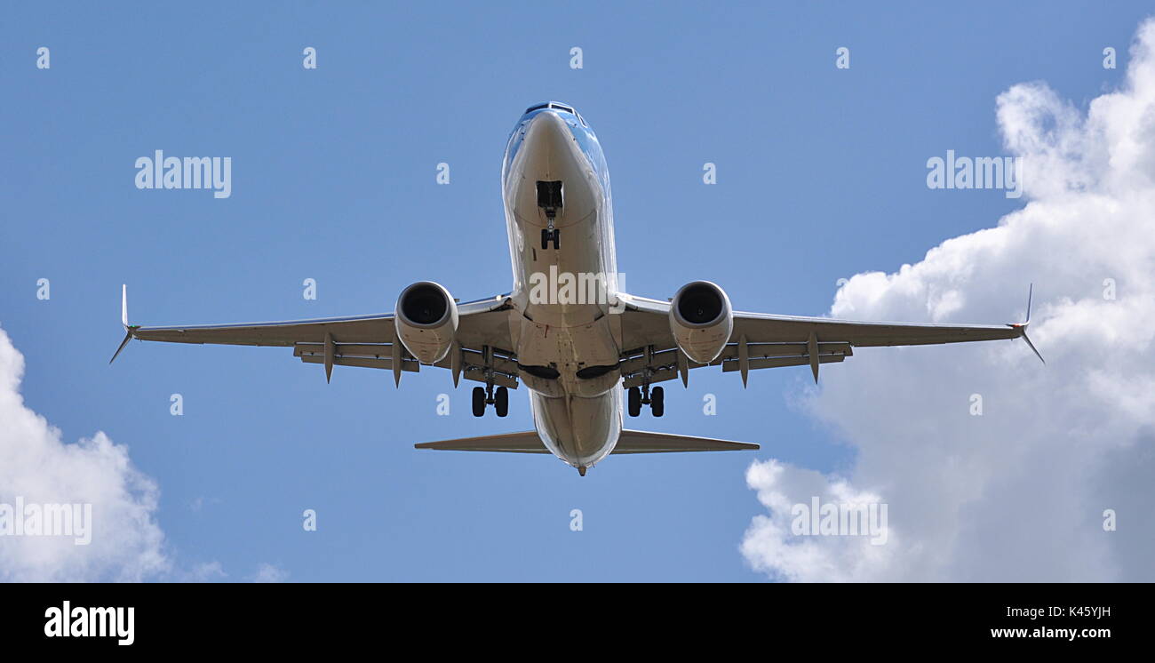 Aircraft Approaching Airport Stock Photo - Alamy