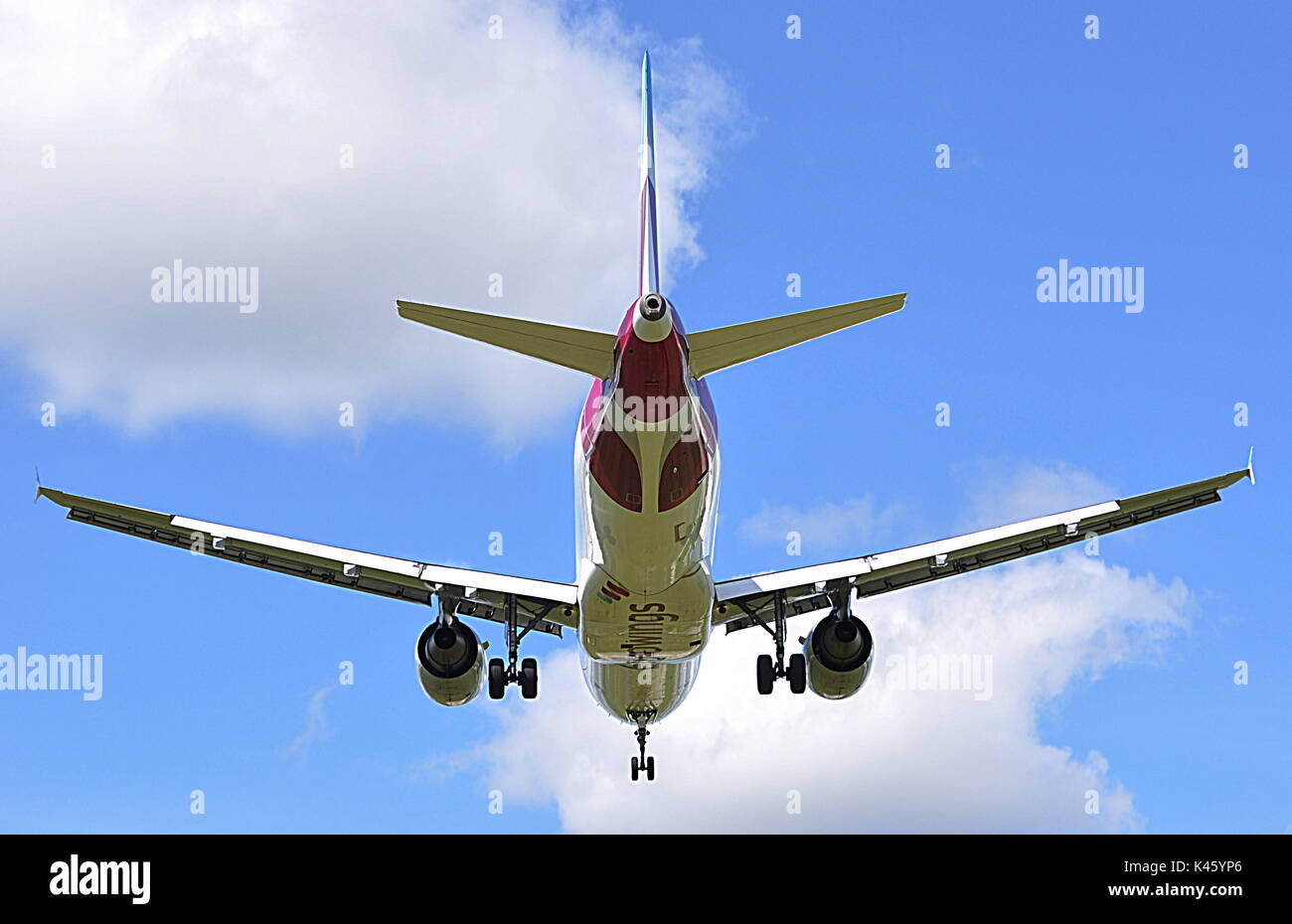 Aircraft Approaching Airport Stock Photo - Alamy