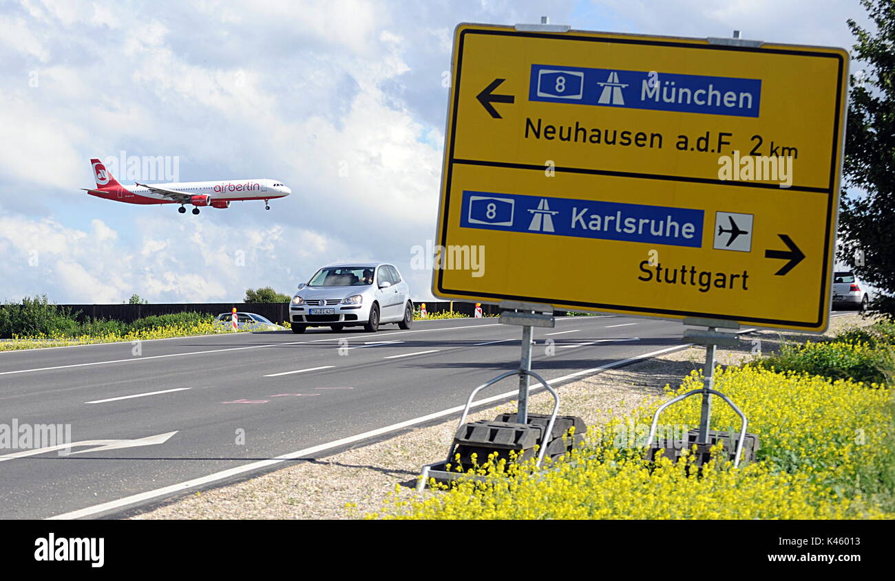 Tank road sign uk hi-res stock photography and images - Alamy