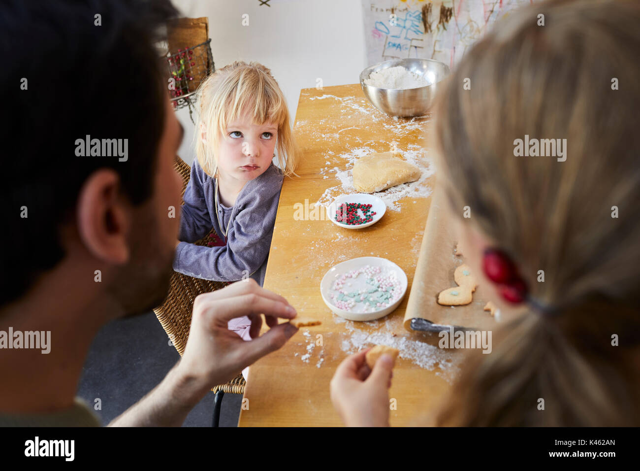 Father daughter baking hi-res stock photography and images - Alamy