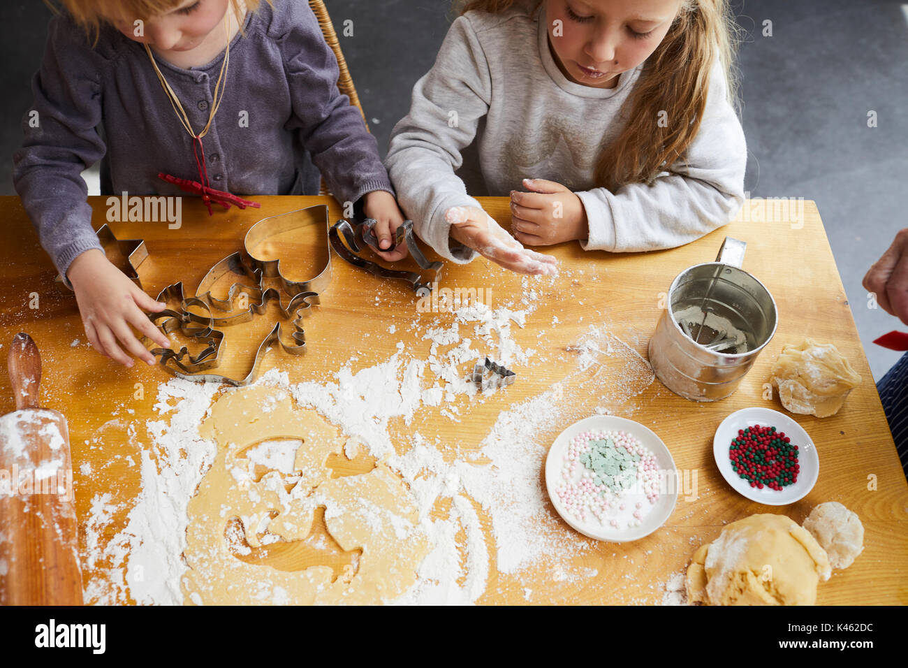Girls cookies hi-res stock photography and images - Alamy