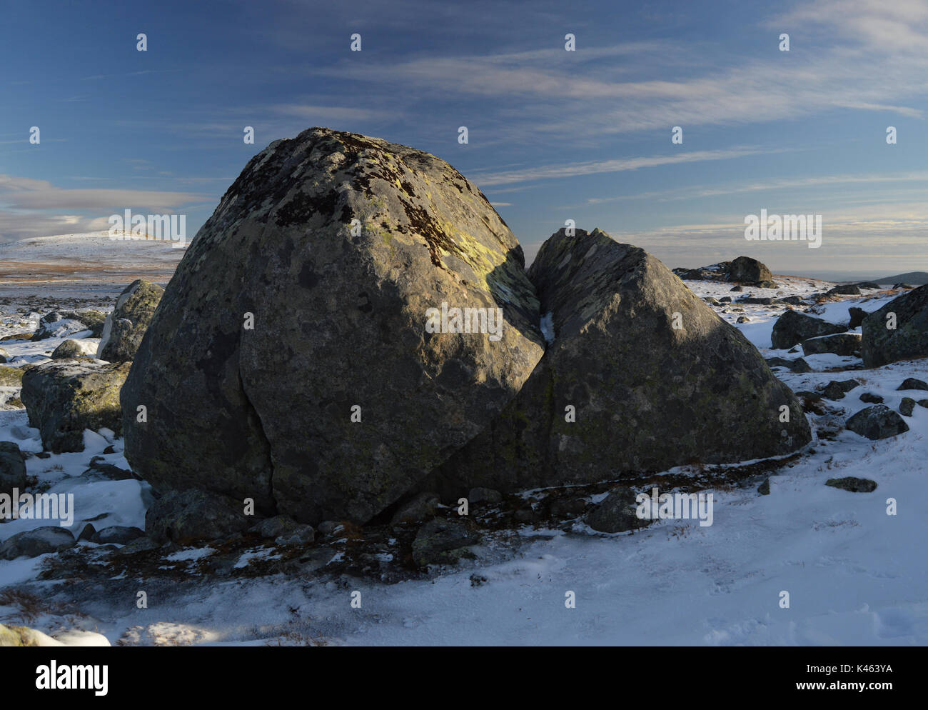 Two big rocks hi-res stock photography and images - Alamy