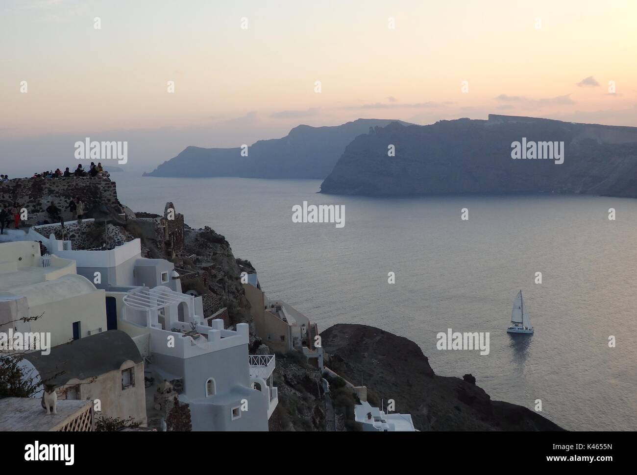 The Famous Oia Sunset overlooking Oia Castle in Santorini, Greece ...