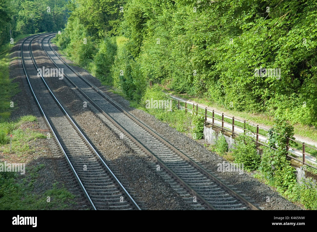 Footpath sleepers hi-res stock photography and images - Alamy