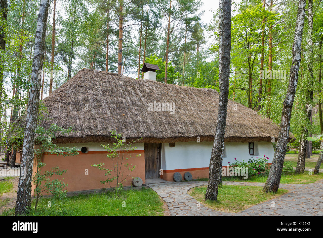The straw house hi-res stock photography and images - Alamy