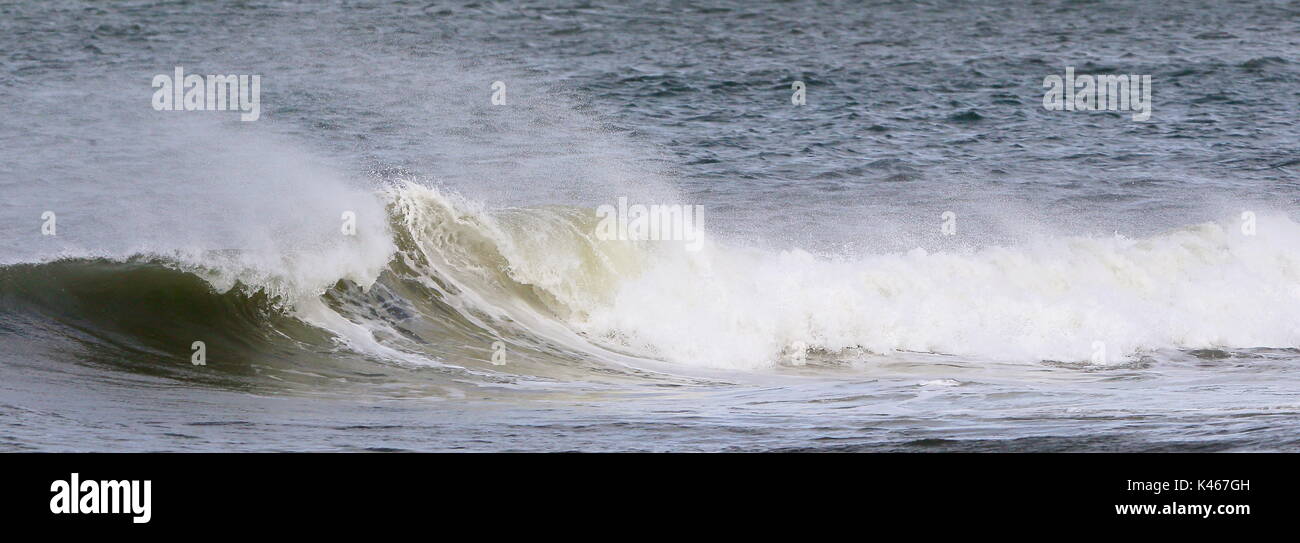 Waves crashing sea moving hi-res stock photography and images - Alamy