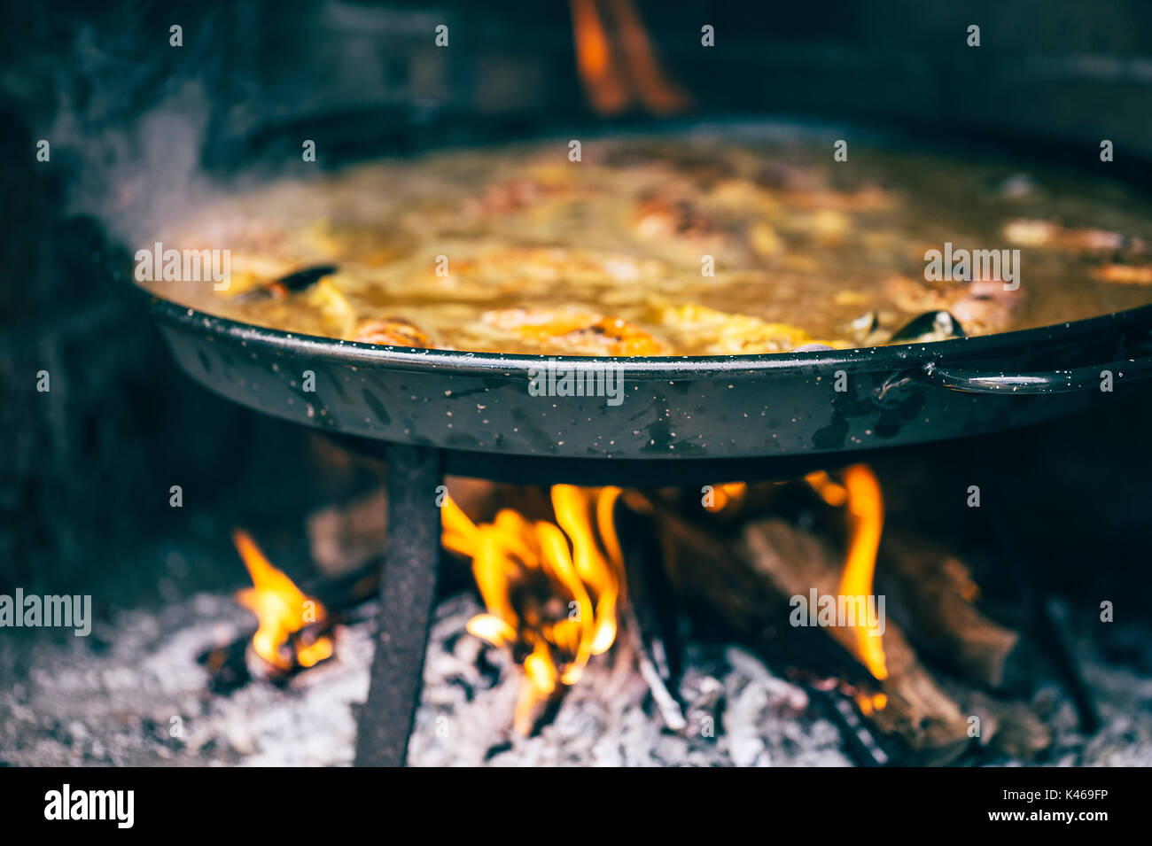 Big pan fish paella hi-res stock photography and images - Alamy