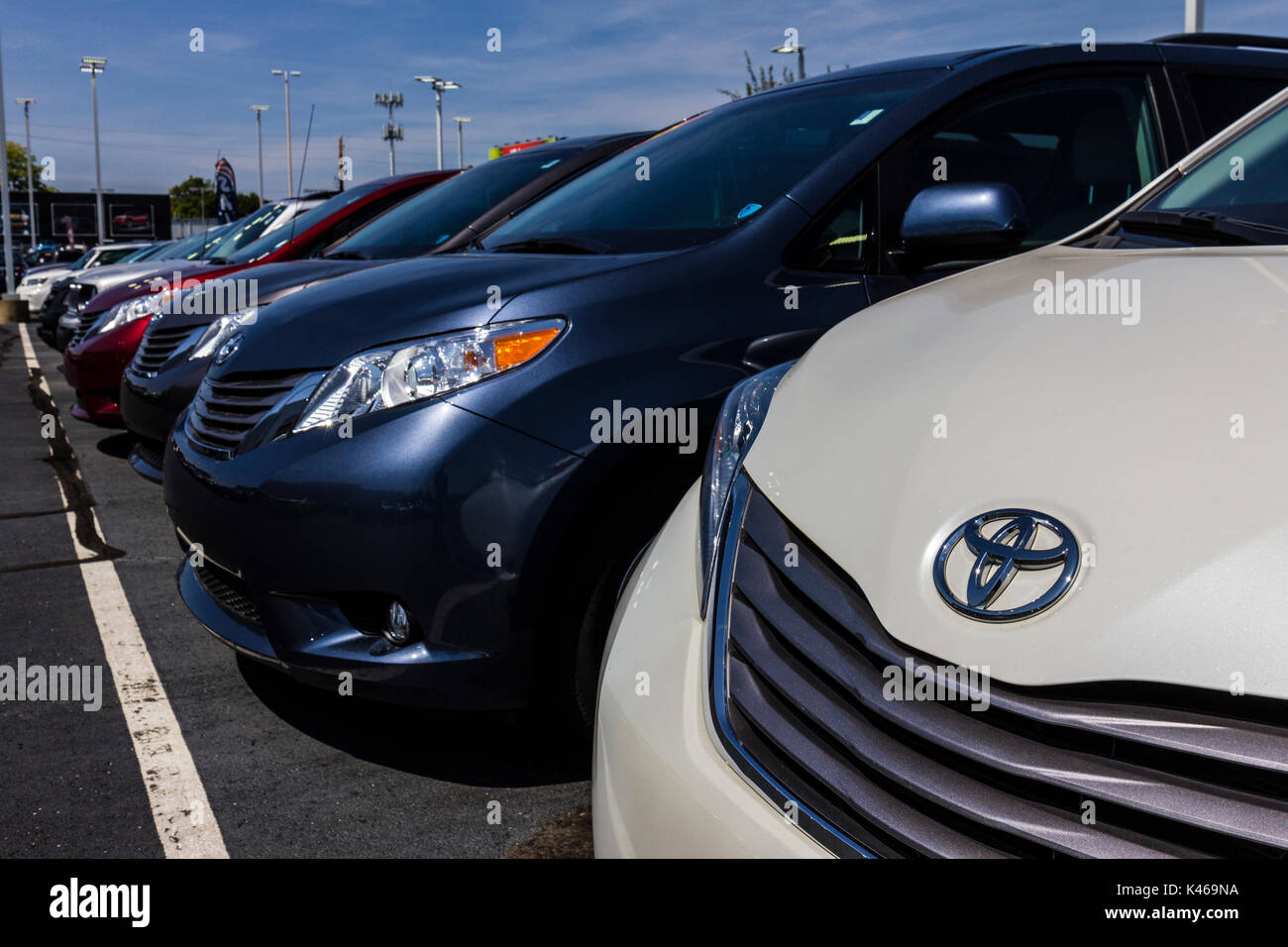 Toyota dealership 2017 hi-res stock photography and images - Alamy
