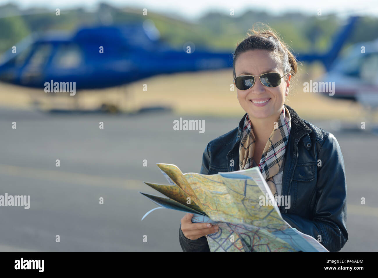 Pilot reading map hi-res stock photography and images - Alamy