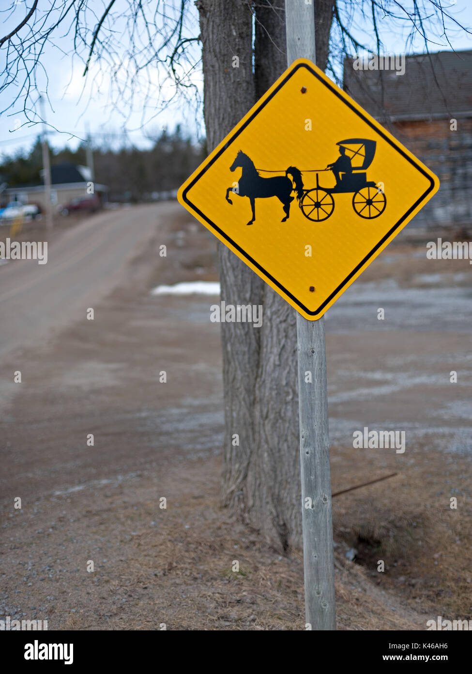 Mennonite horse and buggy sign hi-res stock photography and images - Alamy