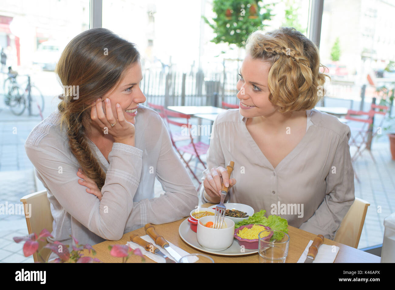 friends having lunch at a cafe Stock Photo - Alamy