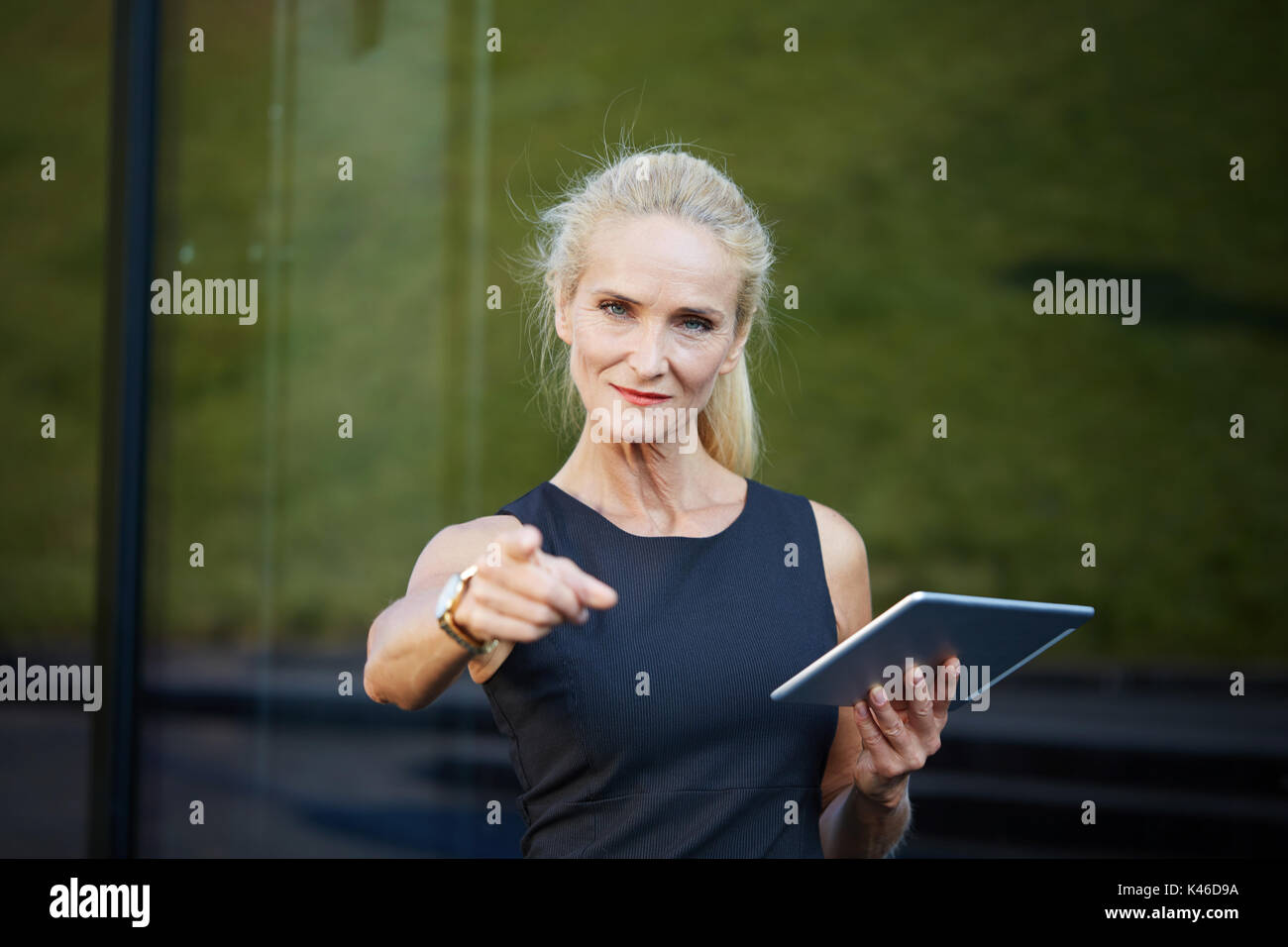 Woman pointing smiling face hi-res stock photography and images - Alamy