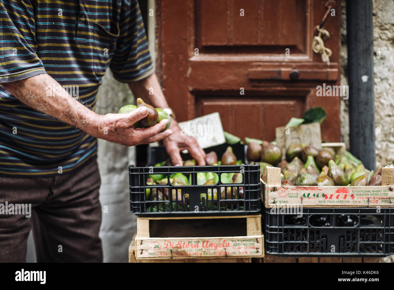 Genuine farmer selling fresh raw figs in Mola di Bari, Puglia Stock ...