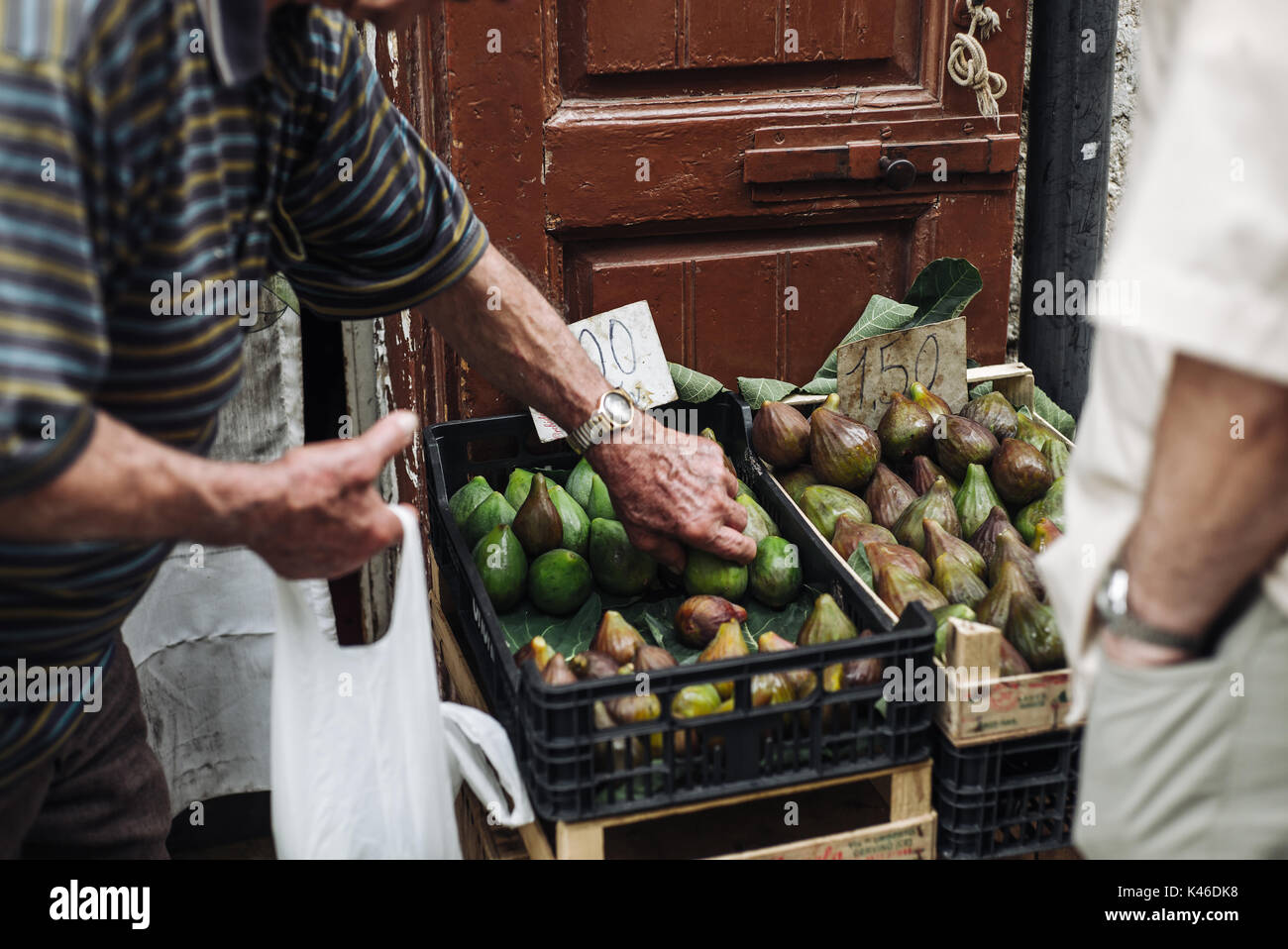 Genuine farmer selling fresh raw figs in Mola di Bari, Puglia Stock ...