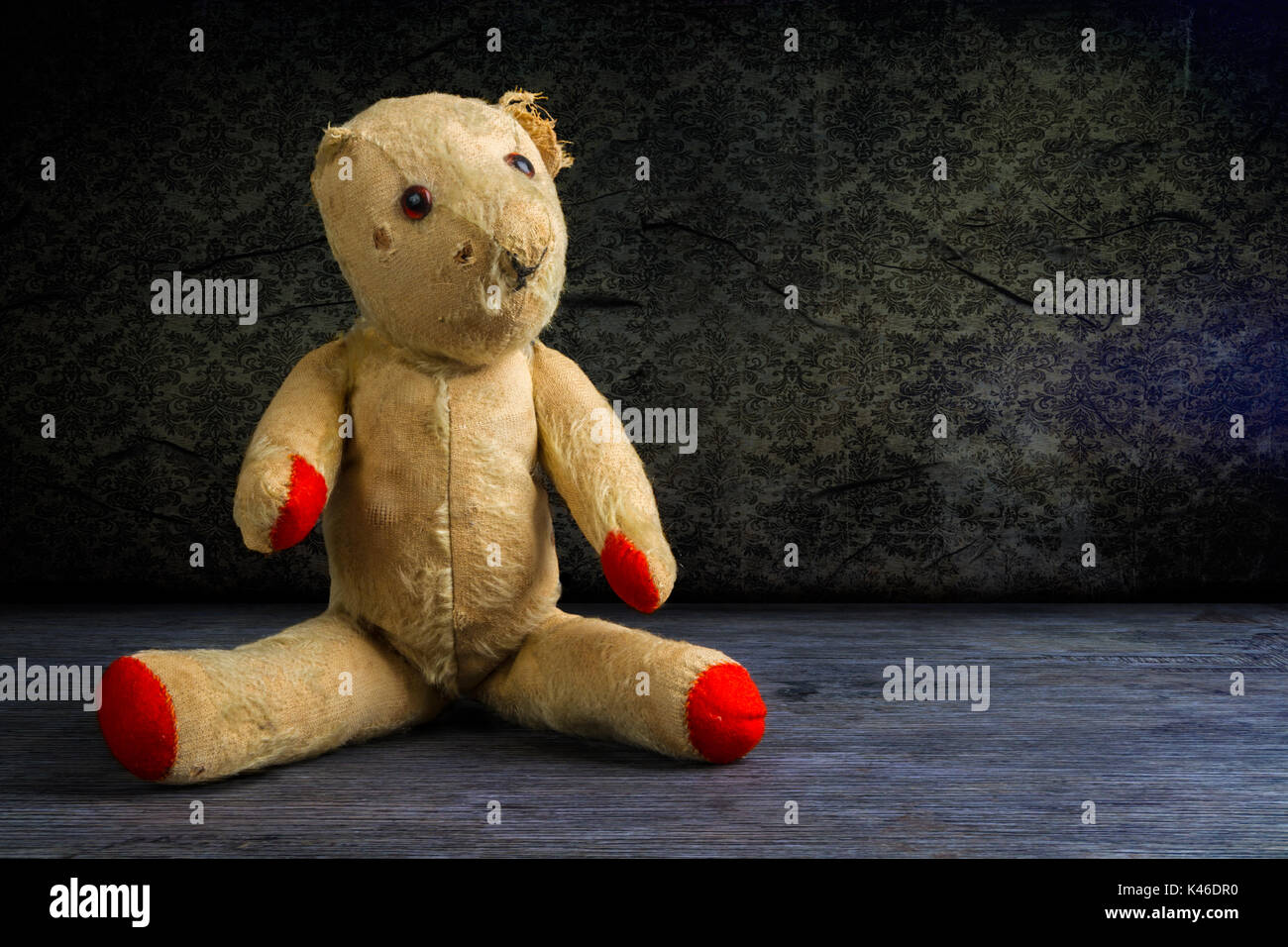 Old threadbare and dishevelled teddy bear doll Stock Photo - Alamy