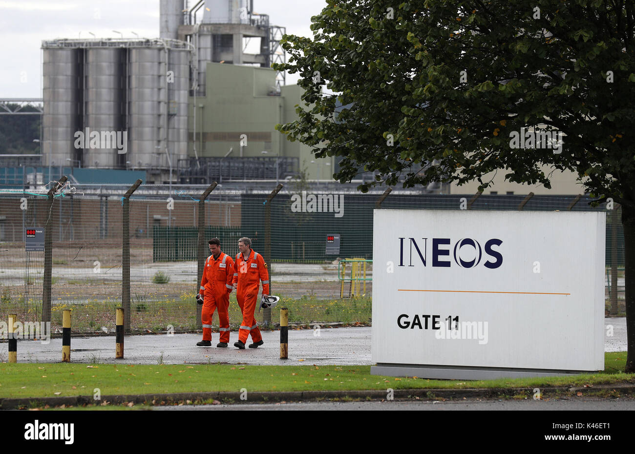 Workers at the Ineos Grangemouth petrochemicals complex after the Unite ...