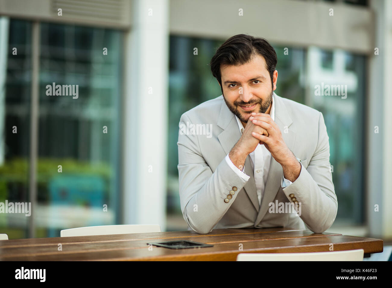 Young succesfull business man hi-res stock photography and images - Alamy