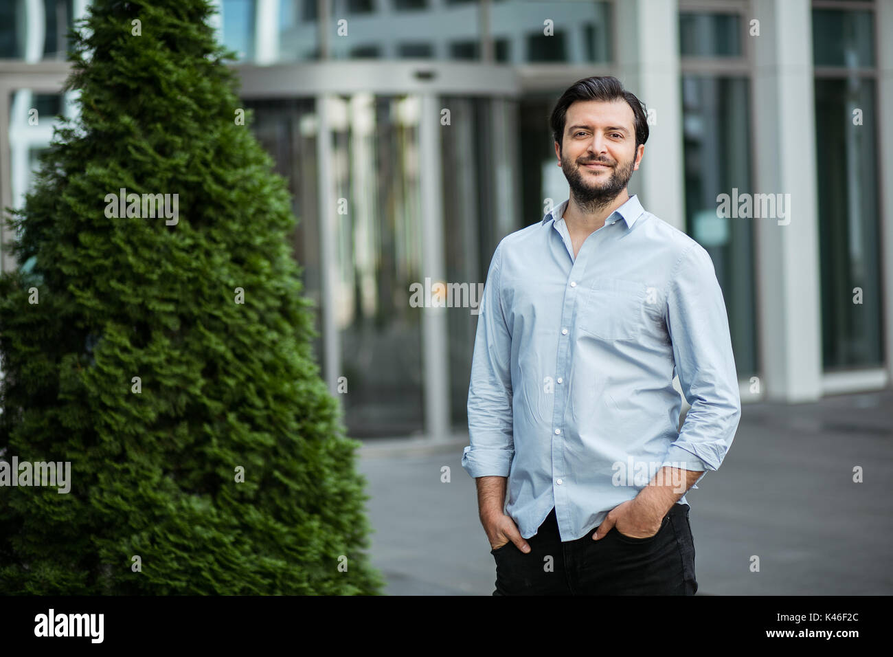 Young succesfull business man hi-res stock photography and images - Alamy