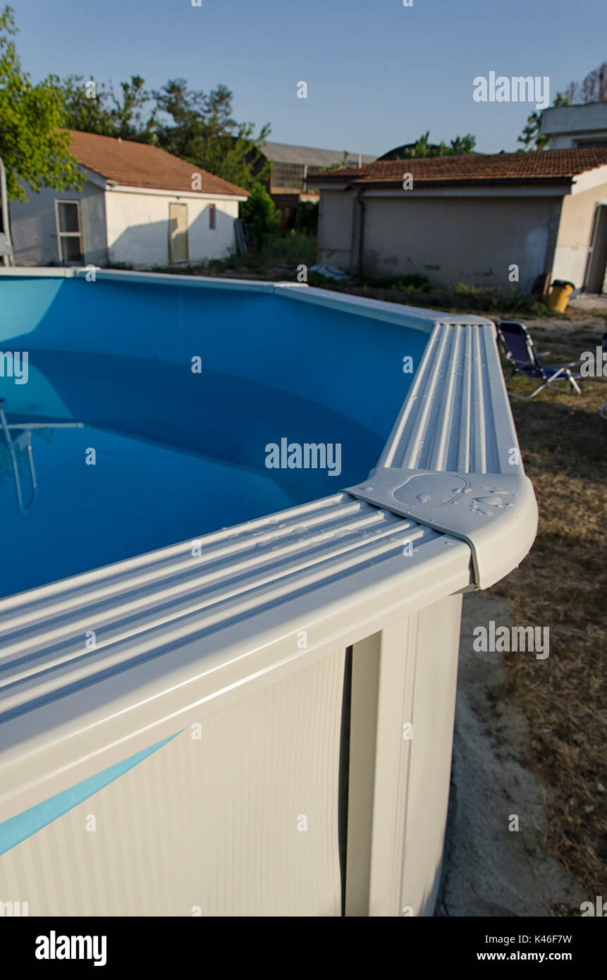 View of a metal frame swimming pool just mounted Stock Photo - Alamy