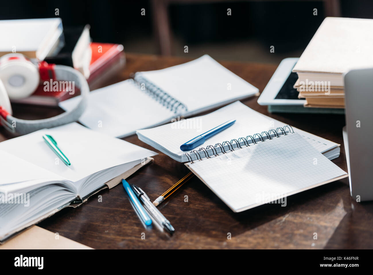 Laptop table open hi-res stock photography and images - Alamy