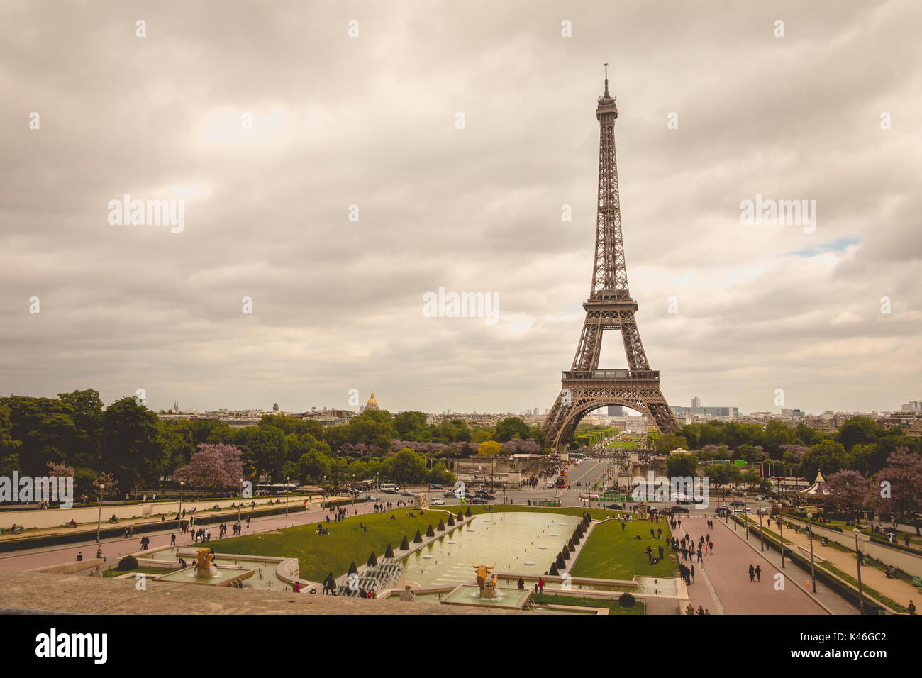 Eiffel tower bad weather hi-res stock photography and images - Alamy