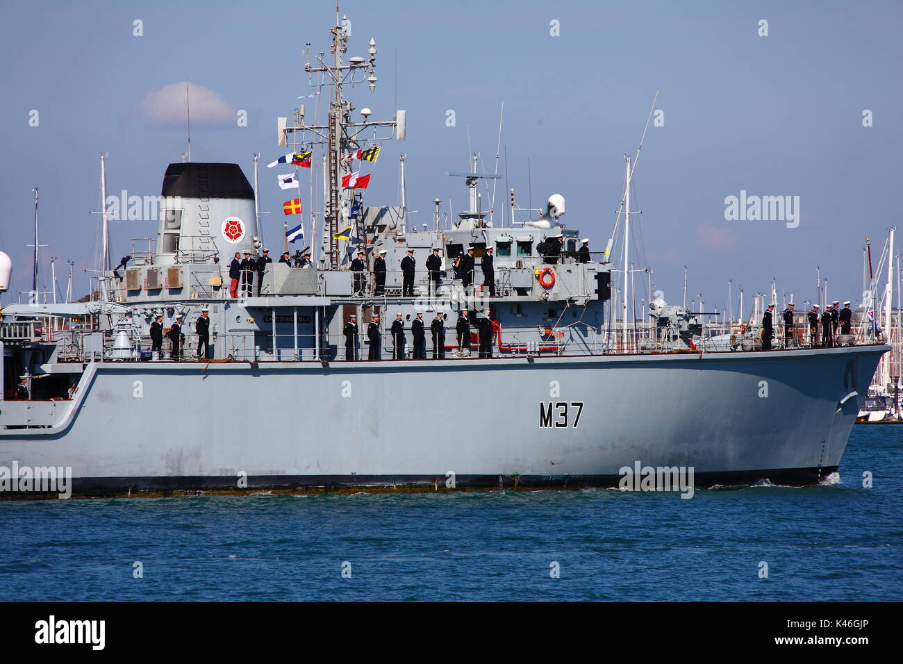 HMS Chiddingfold, Royal Navy Hunt-Class Mine Countermeasures Ship, seen ...
