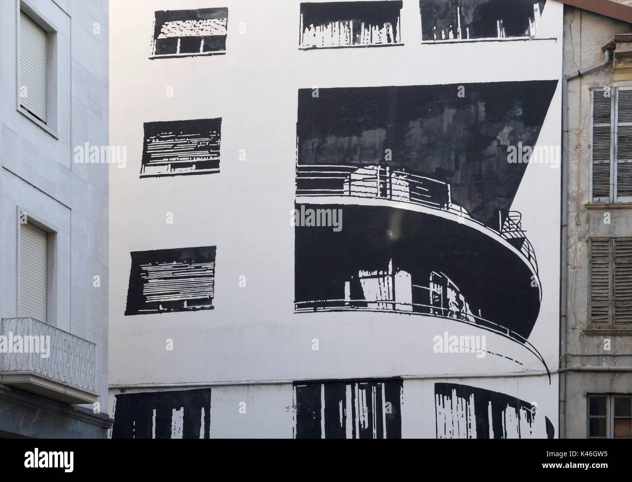 False facade buildings hi-res stock photography and images - Alamy