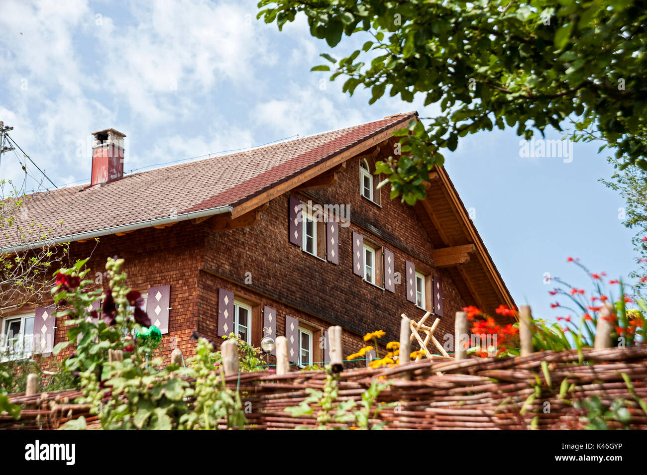 Farmhouse with rural garden hi-res stock photography and images - Alamy