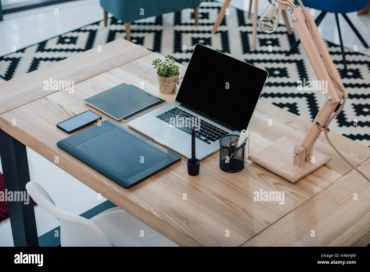 Wooden screens hi-res stock photography and images - Alamy