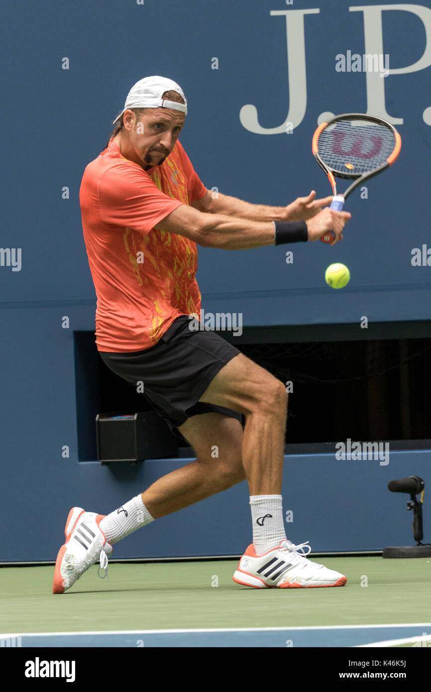 At the tennis hi-res stock photography and images - Alamy