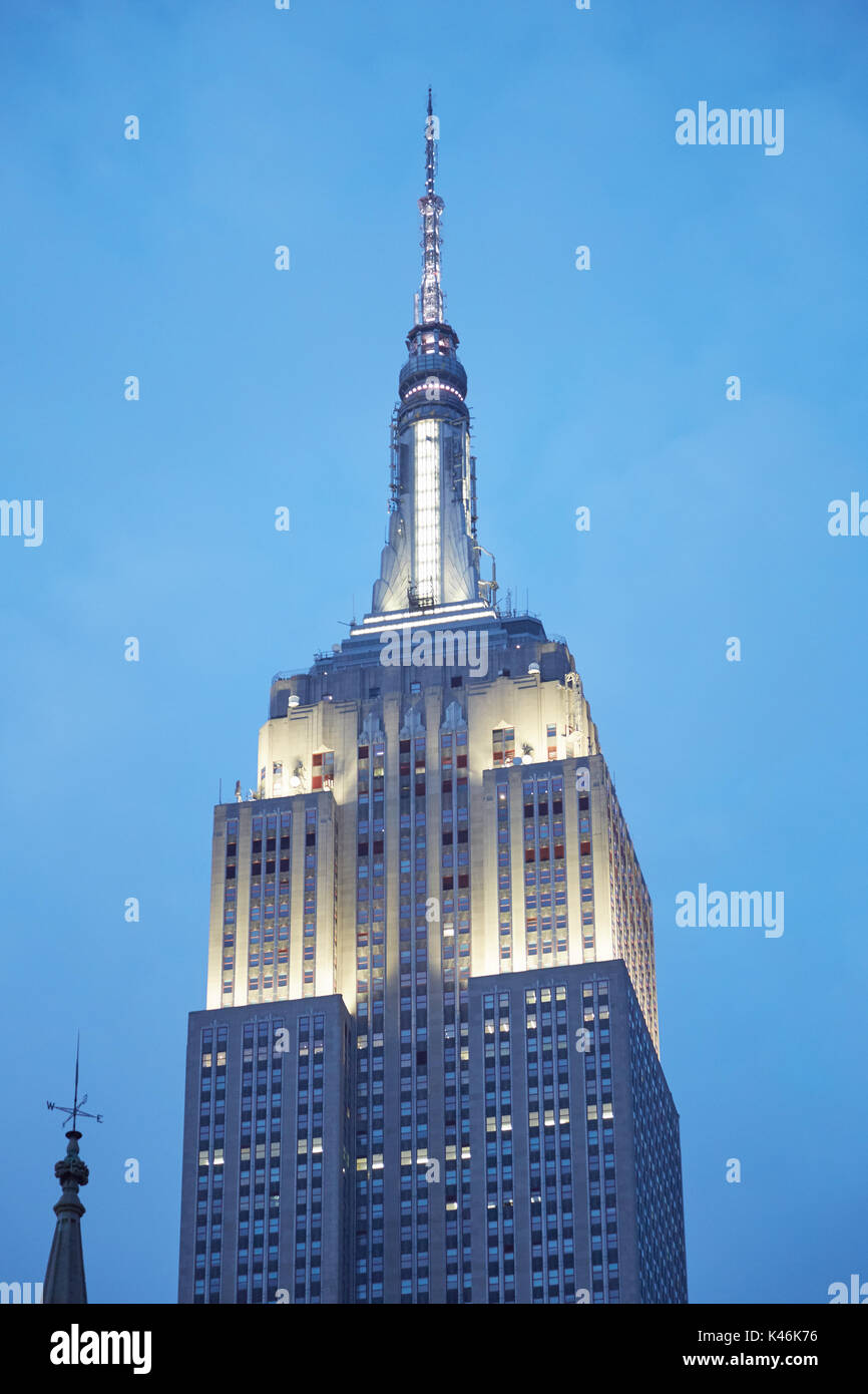 Empire state building fifth avenue hi-res stock photography and images - Alamy