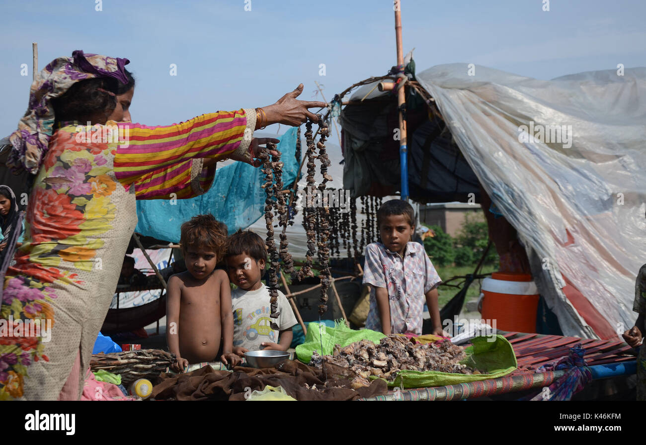 Lahore, Pakistan. 05th Sep, 2017. Gypsy family hang strips of salted ...