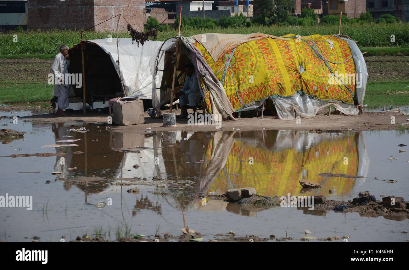 Lahore, Pakistan. 05th Sep, 2017. Gypsy family hang strips of salted ...