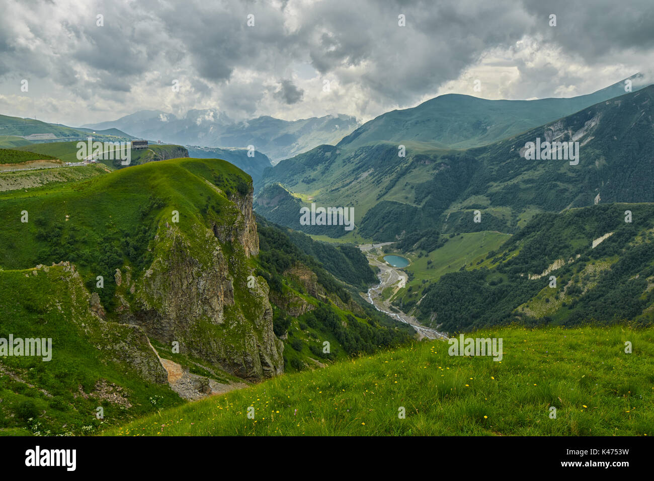 Georgian Military Road and Georgia-Russia Frendship Monument Hi-Res ...