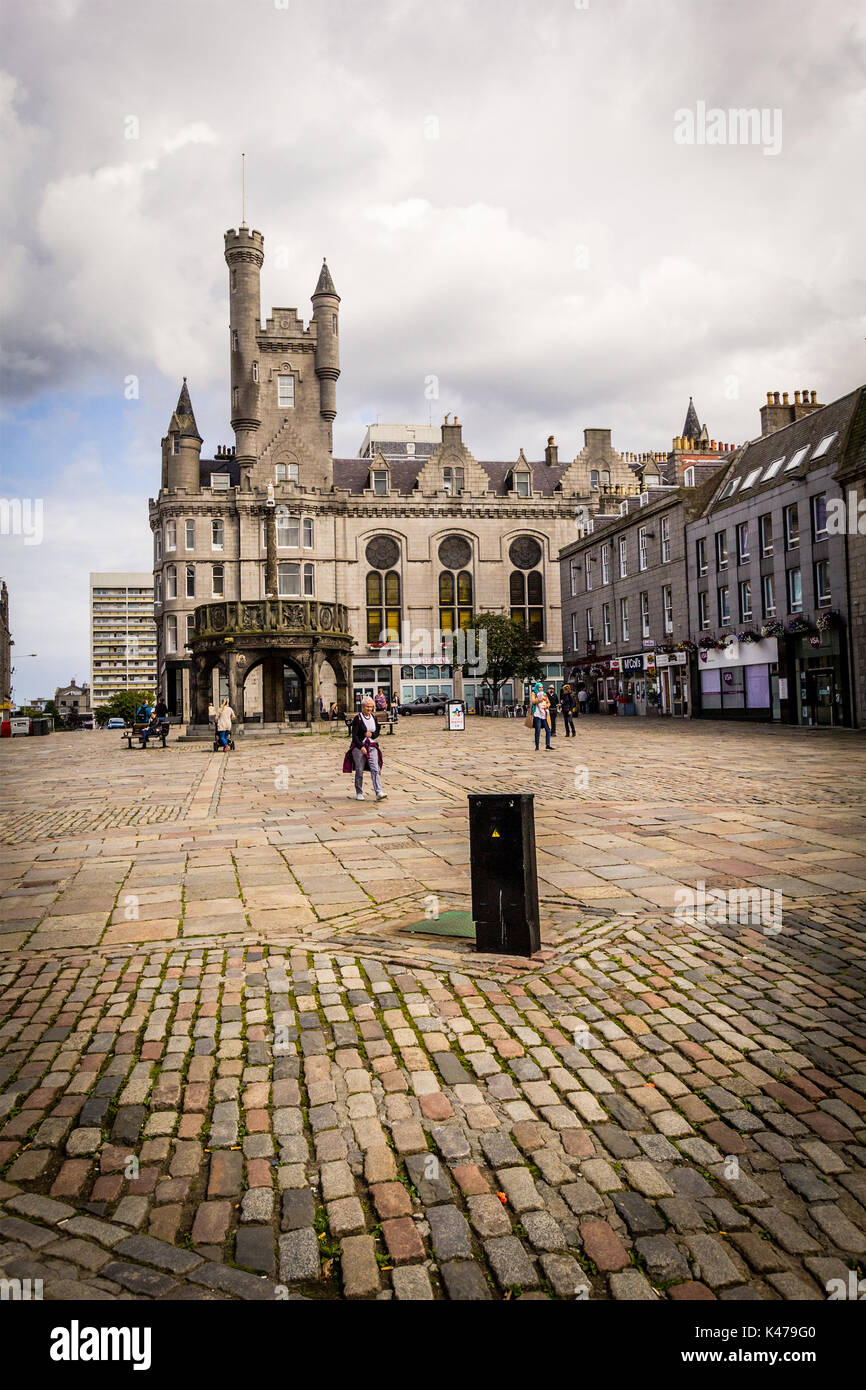Castlegate aberdeen city centre scotland hi-res stock photography and ...