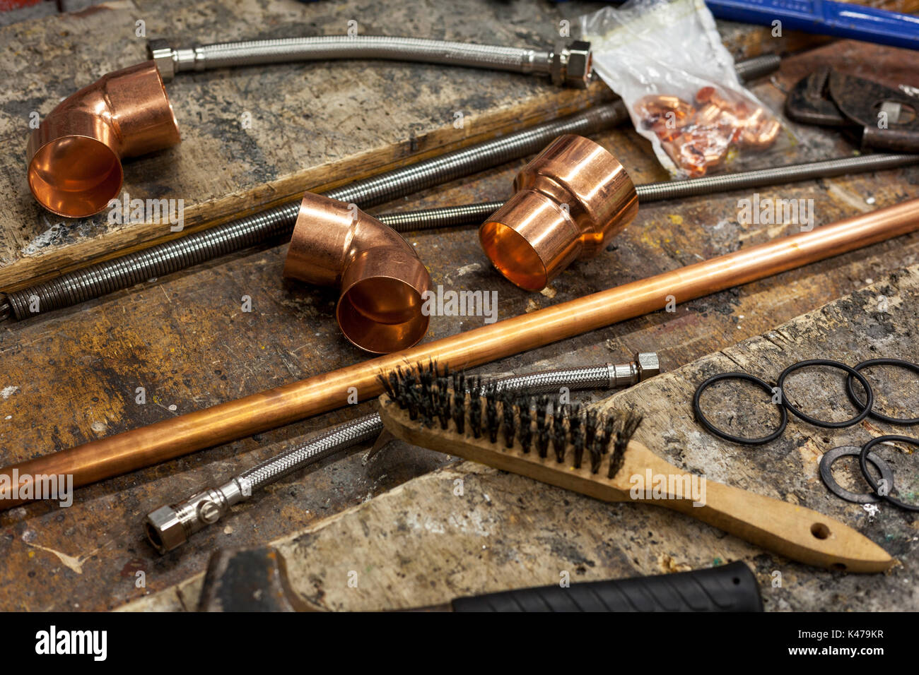 Copper pipe fittings hi-res stock photography and images - Alamy