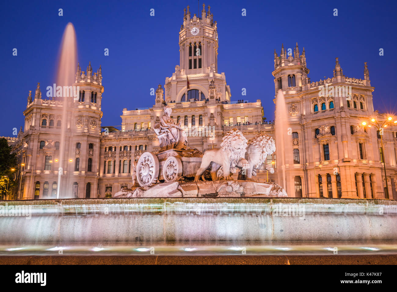 Plaza de la Cibeles (Cybele's Square) - Central Post Office (Palacio de ...