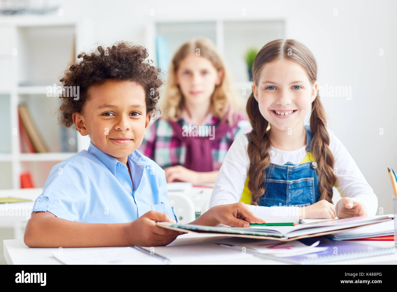 Happy friends classmate hi-res stock photography and images - Alamy