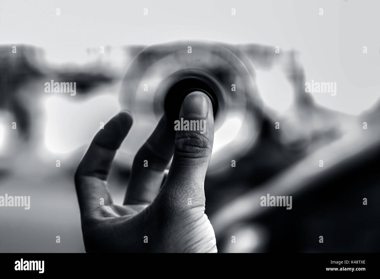 Fidget spinner tricks hi-res stock photography and images - Alamy