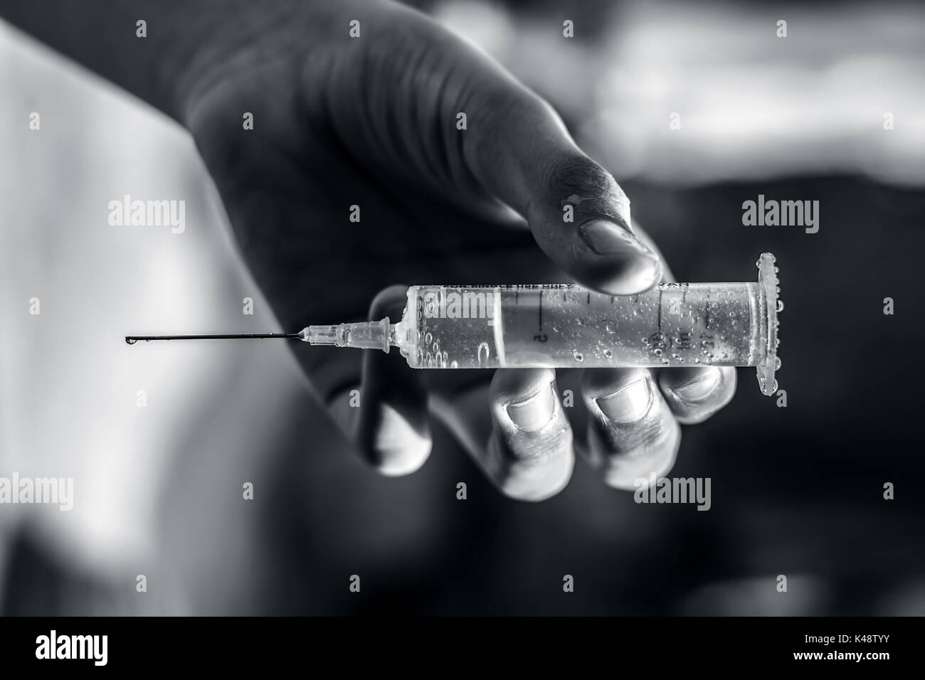 A hand holding an empty injection Stock Photo - Alamy