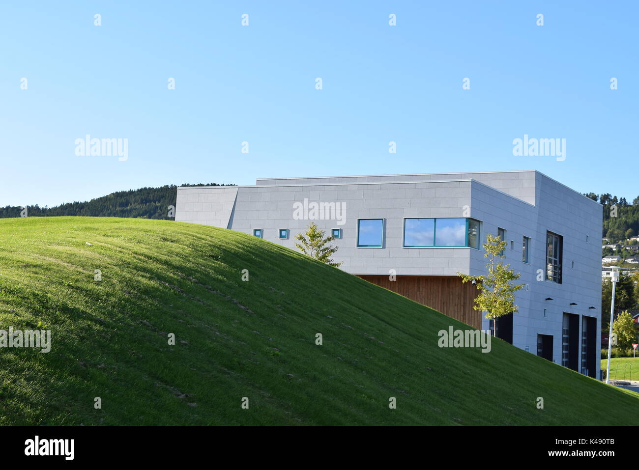 Building next to the water Stock Photo - Alamy