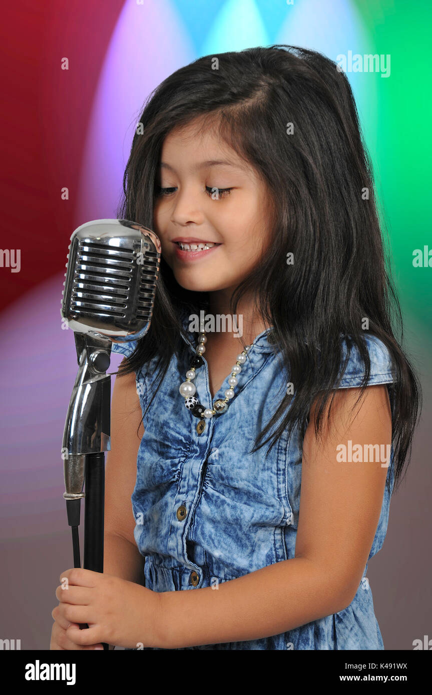 Girl singer vintage mic hi-res stock photography and images - Alamy