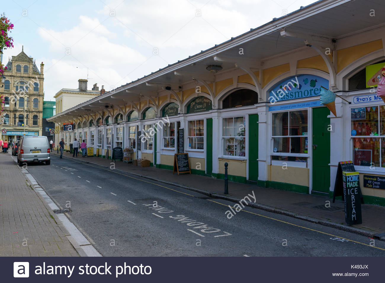 Row Shops Exterior Stock Photos & Row Shops Exterior Stock Images - Alamy