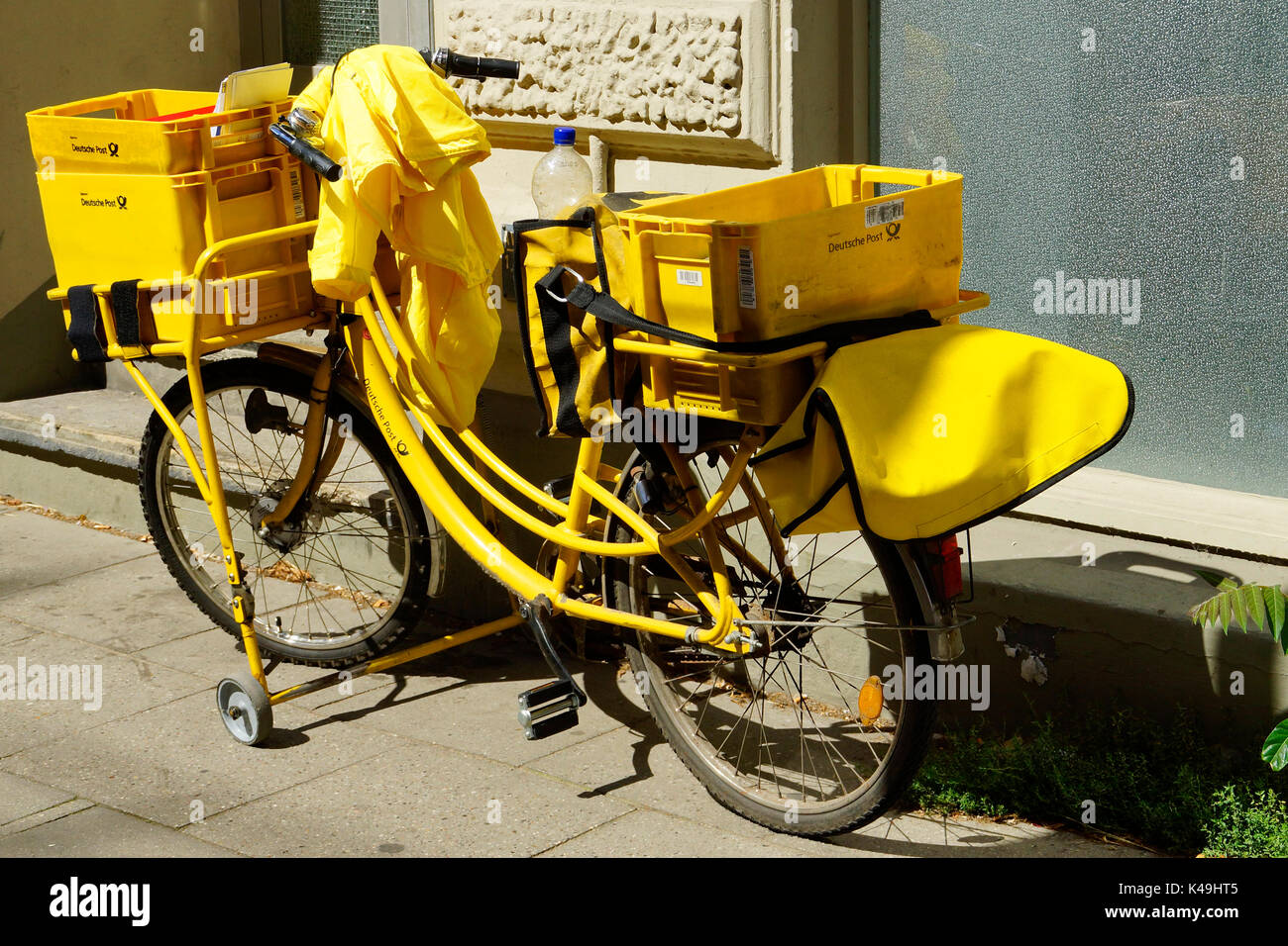 Post wheeler hi-res stock photography and images - Alamy