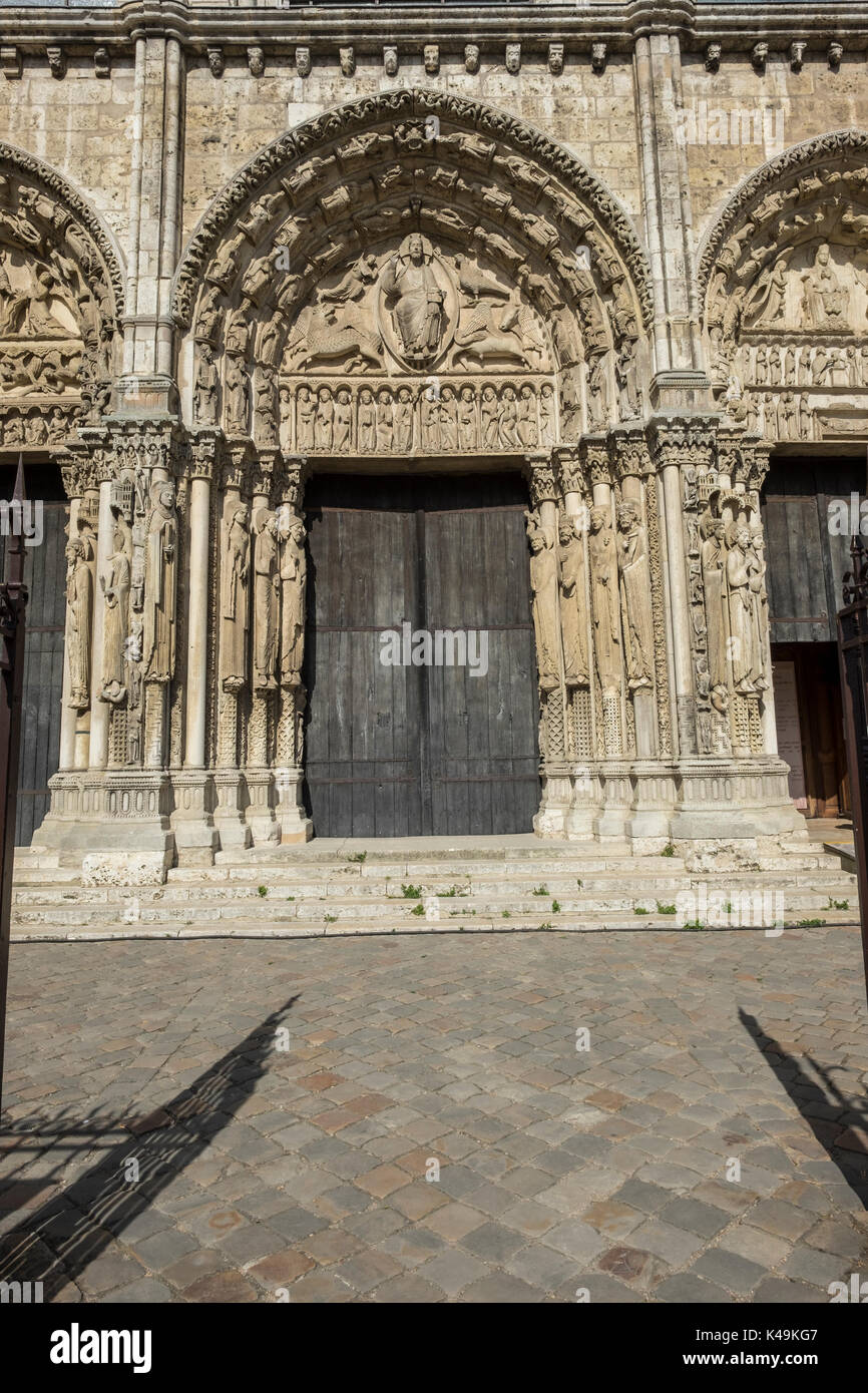 Bishop of chartres hi-res stock photography and images - Alamy