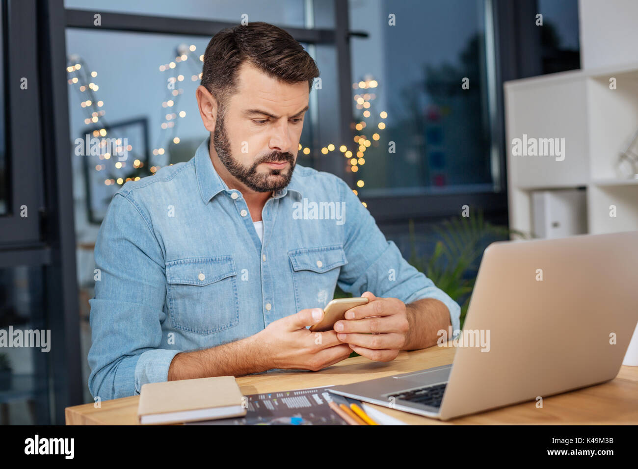 Troubled man hi-res stock photography and images - Alamy