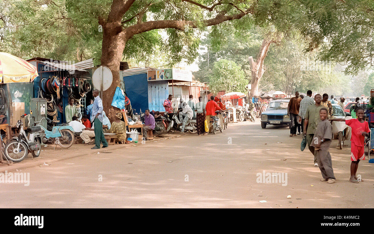 Outdoor market mali people hi-res stock photography and images - Alamy
